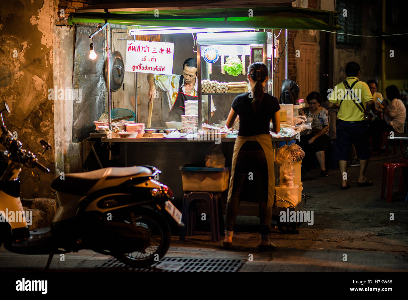 Street vendor, selling noodles in Bangkok Thailand at night Stock Photo ...