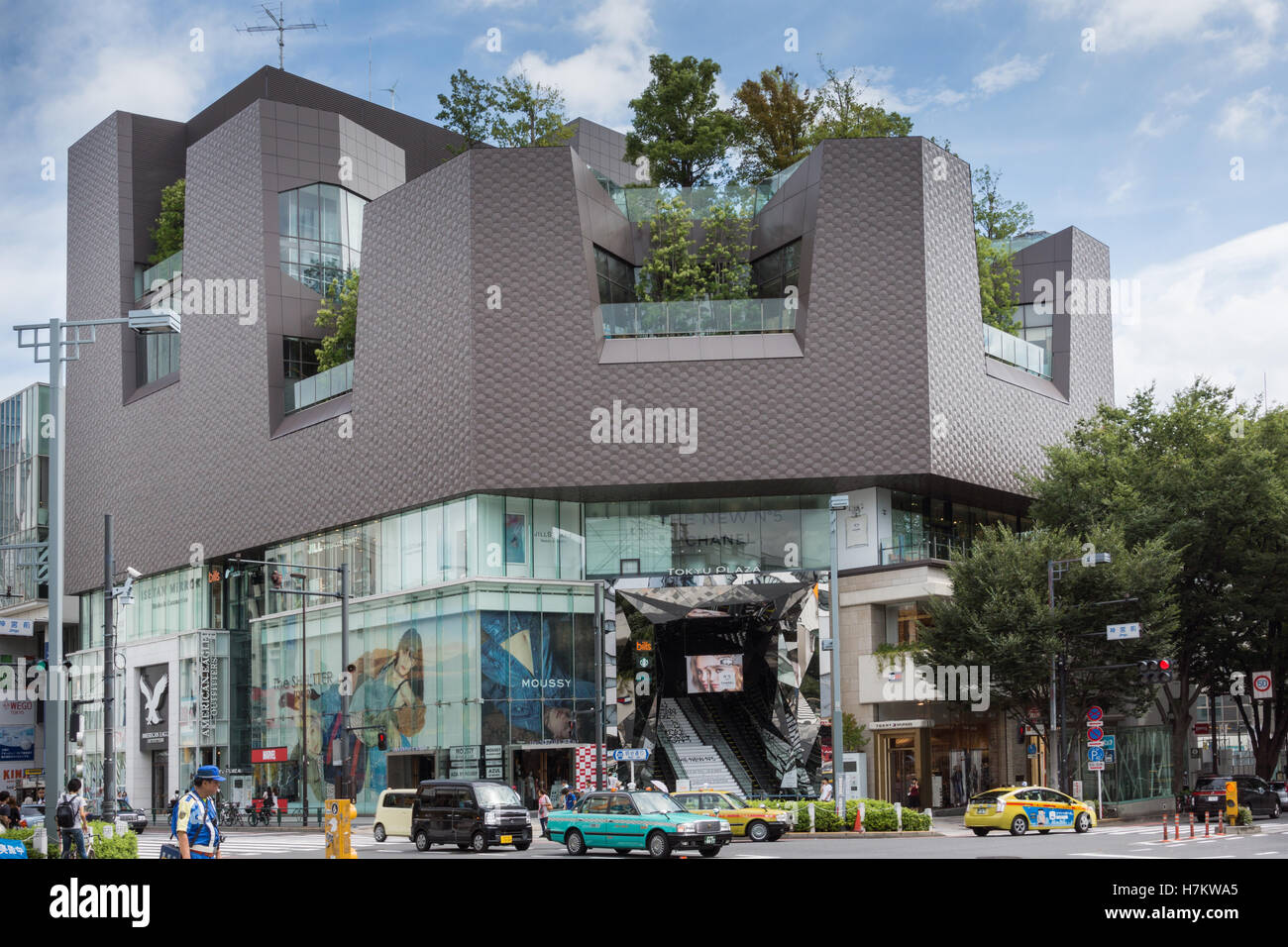 The iconic Tokyo Plaza shopping mall Stock Photo - Alamy