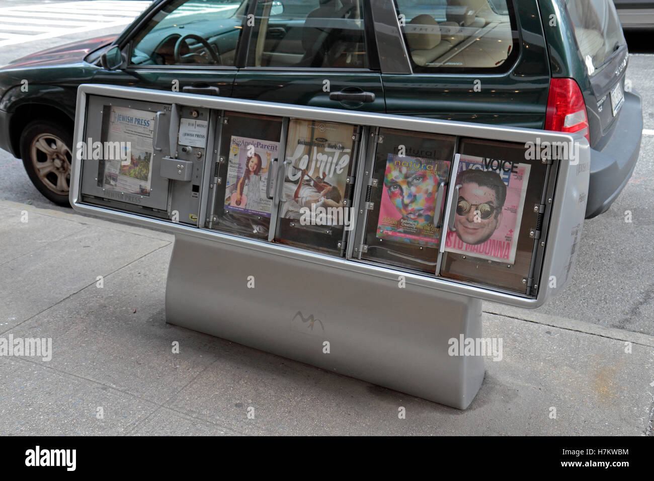 Newspaper Stand New York Stock Photos & Newspaper Stand New York Stock ...