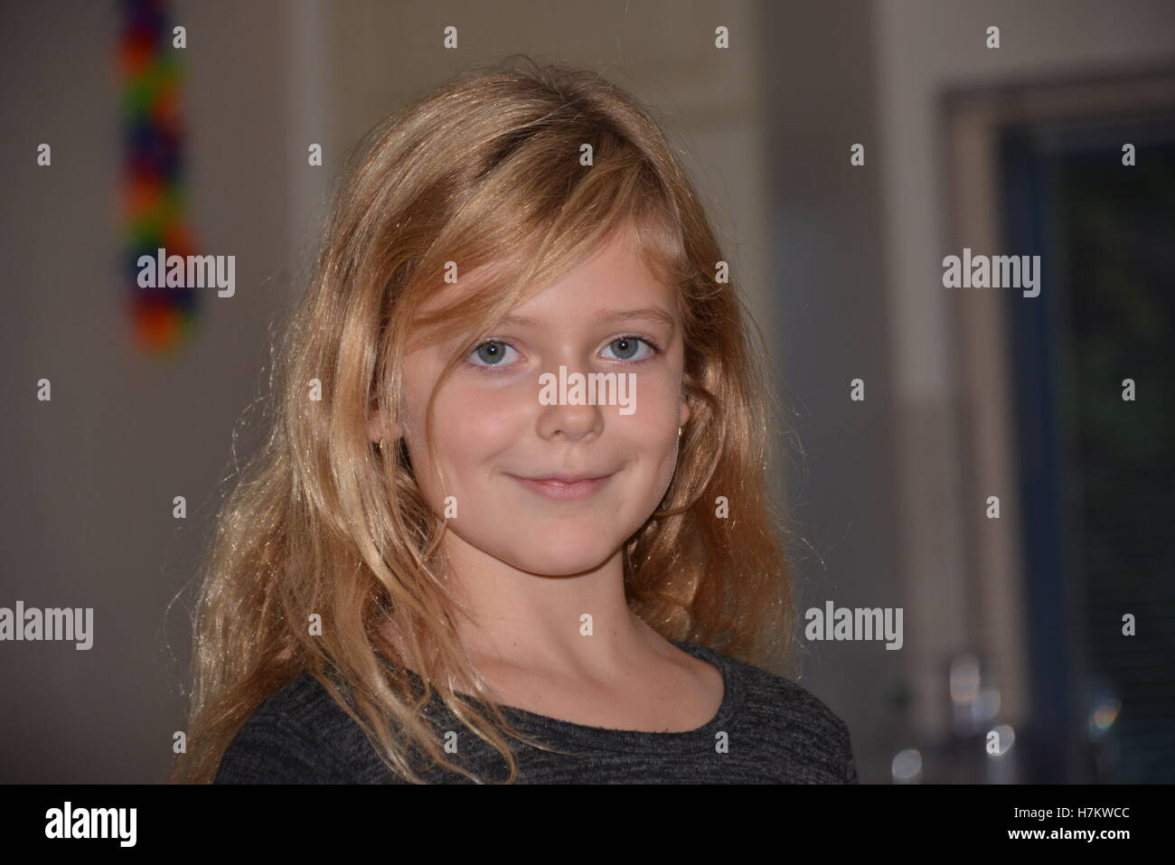 head shots of young girl aged 8 years smiling Stock Photo - Alamy