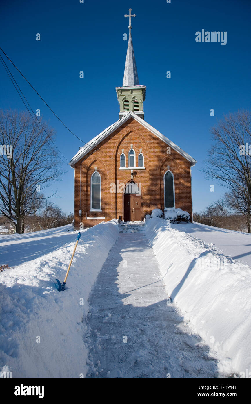Outside catholic church hi-res stock photography and images - Alamy