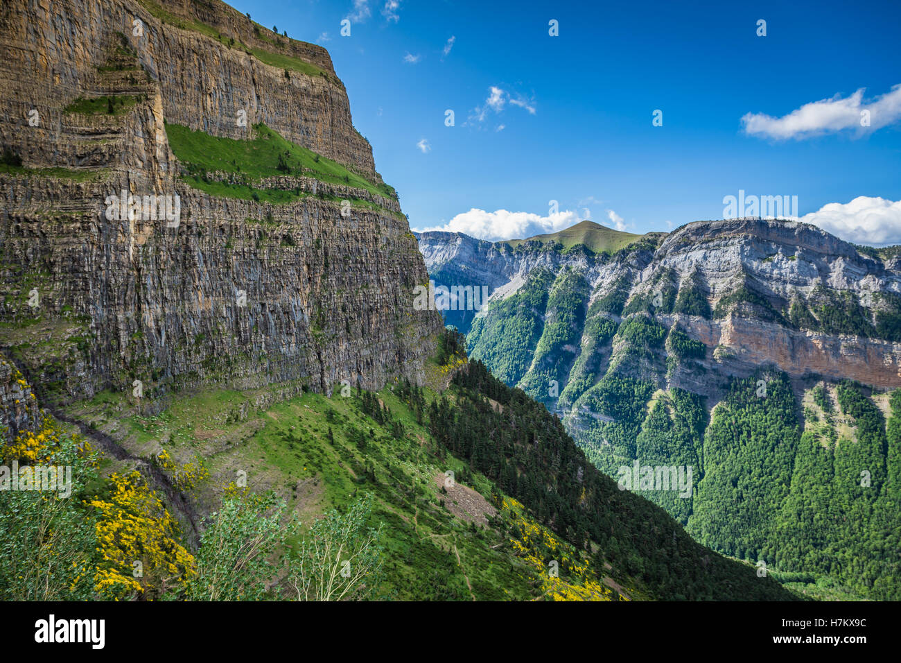 Mountains in the Pyrenees, Ordesa Valley National Park, Aragon, Huesca ...