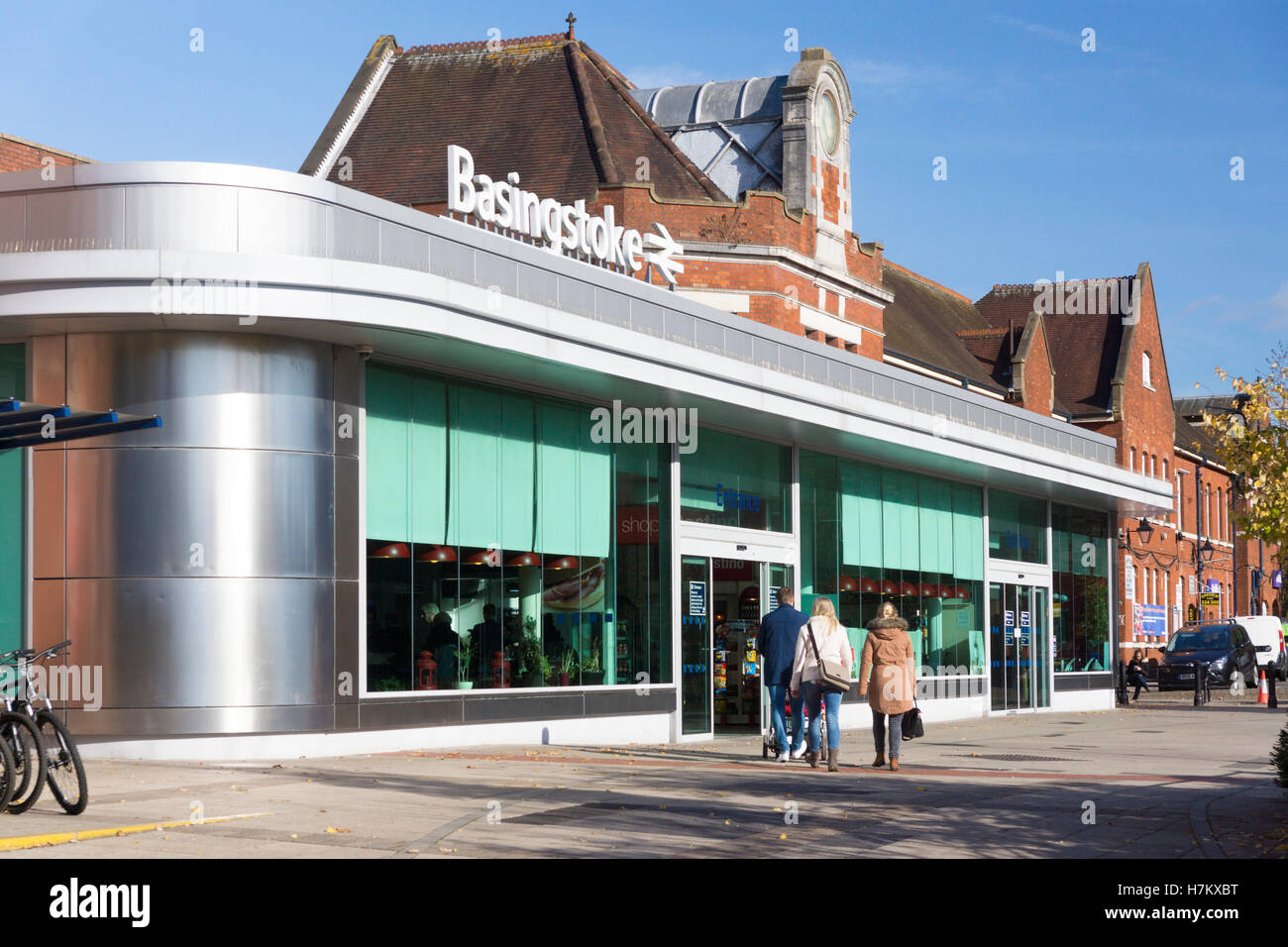 Basingstoke railway station hi-res stock photography and images - Alamy