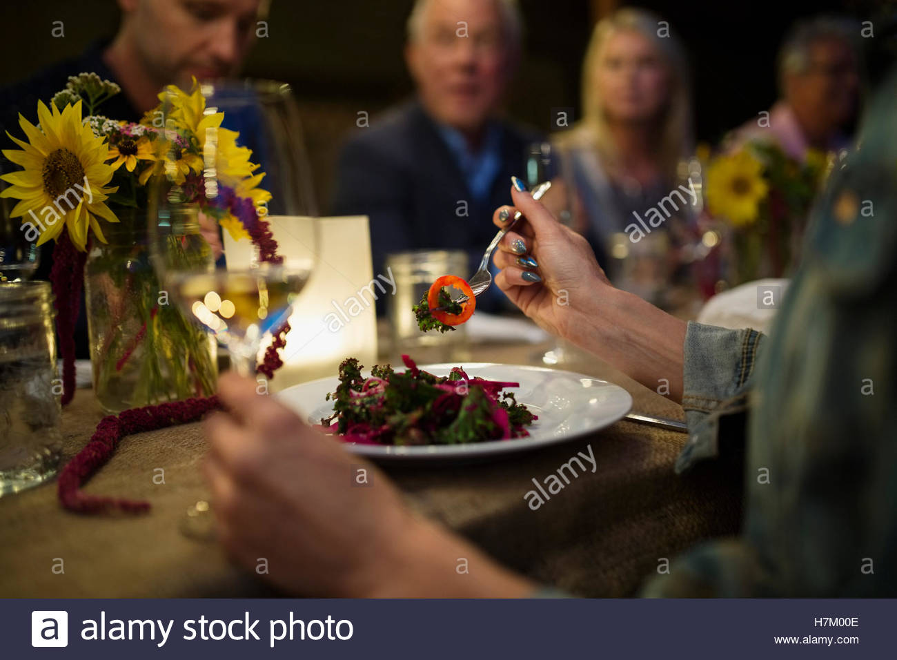 Woman eating dinner table hi-res stock photography and images - Alamy