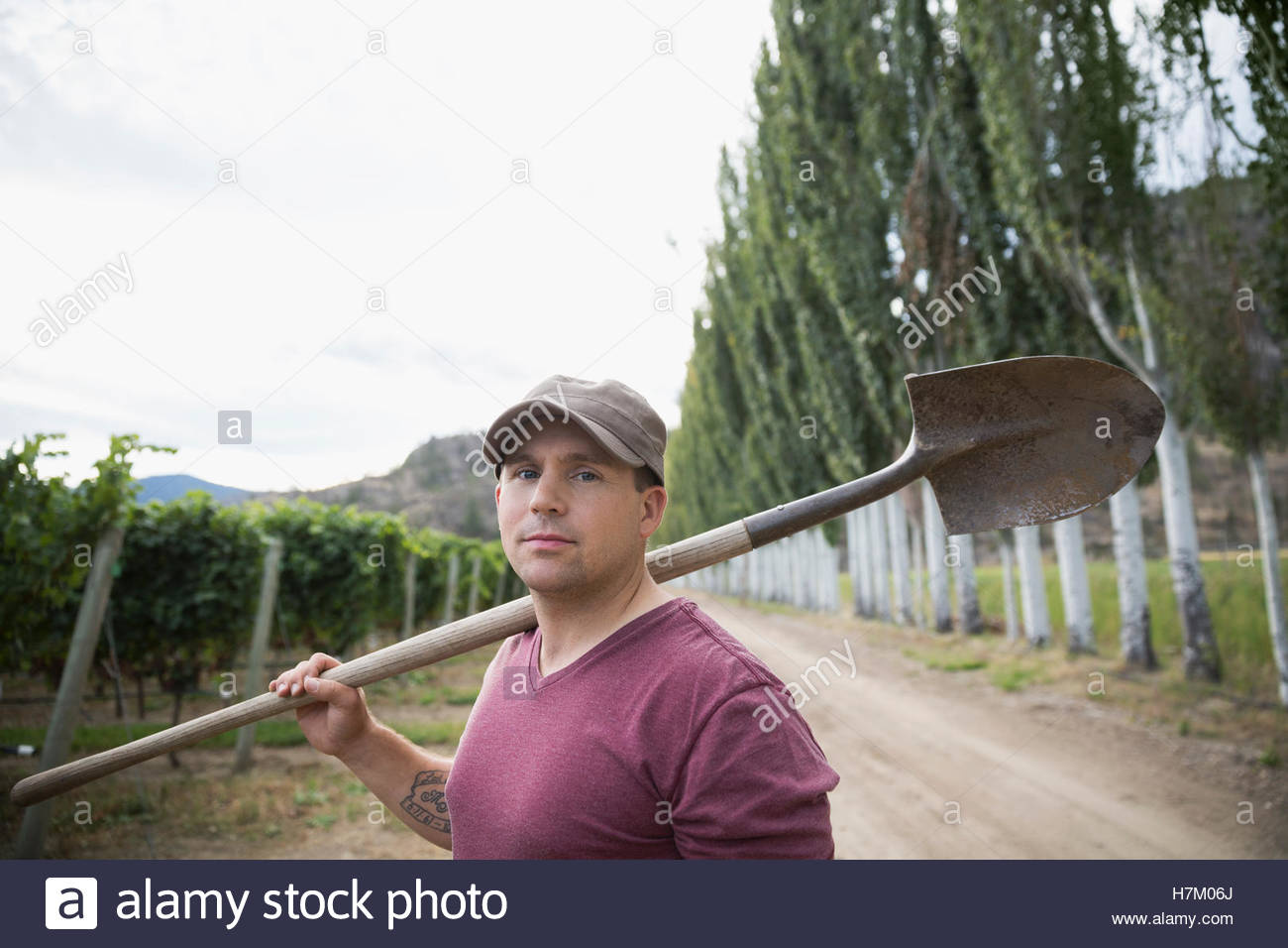 Man with shovel hi-res stock photography and images - Alamy