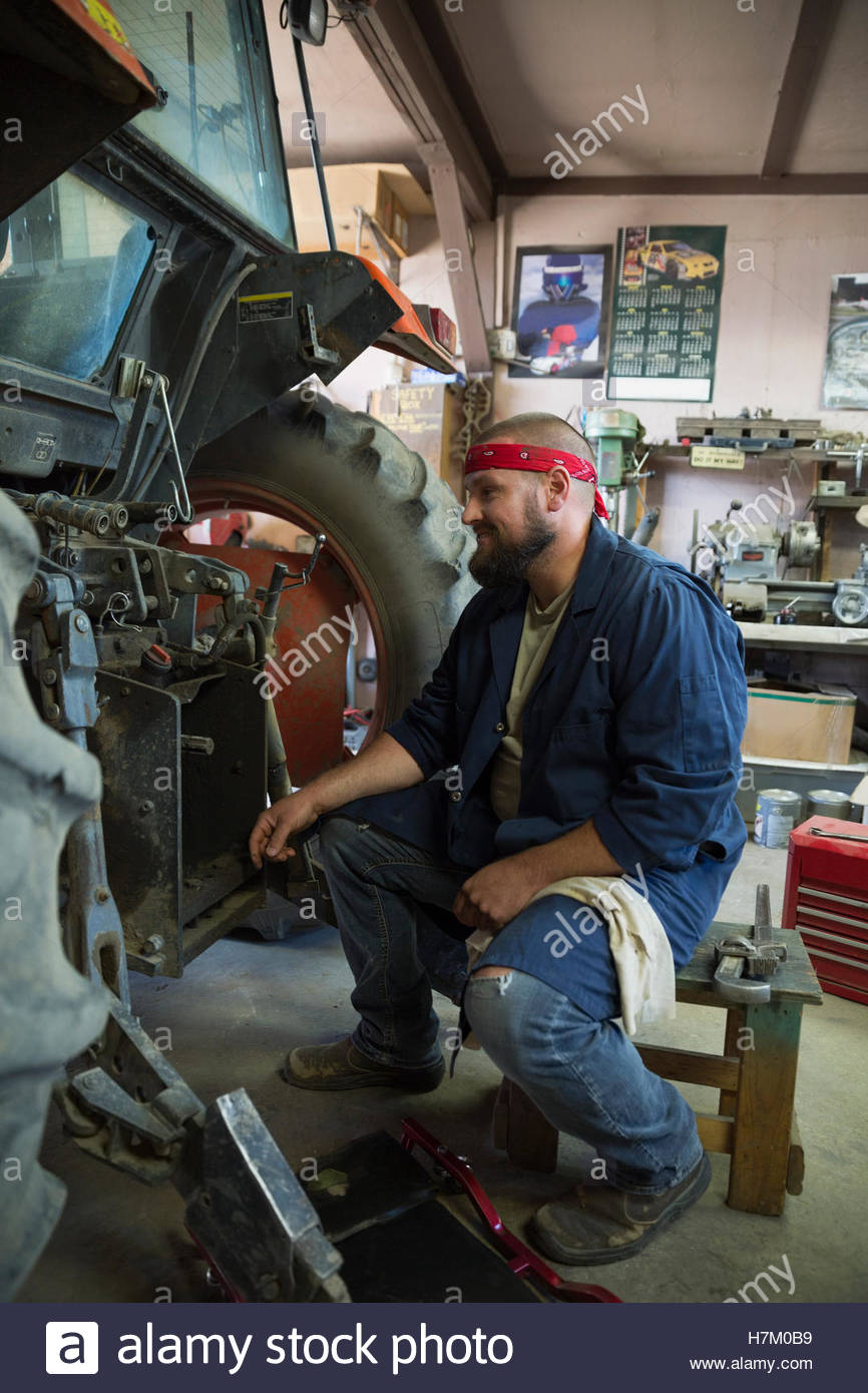 Working tractor hi-res stock photography and images - Alamy