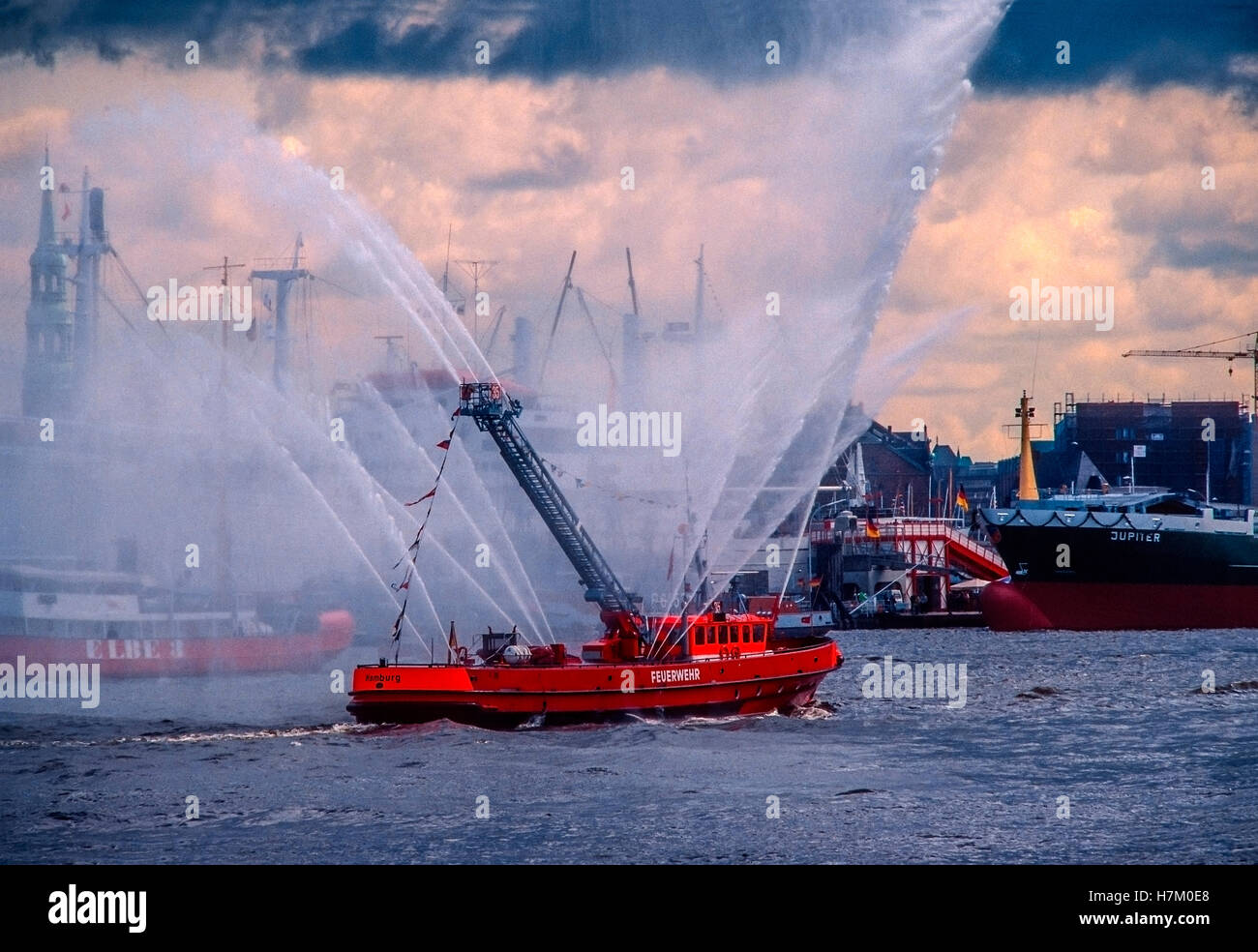 Fire Fighting Boat Stock Photos & Fire Fighting Boat Stock Images - Alamy