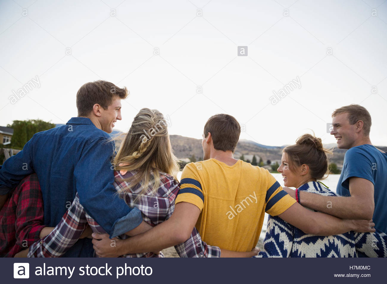 Couples walking on beach hi-res stock photography and images - Alamy