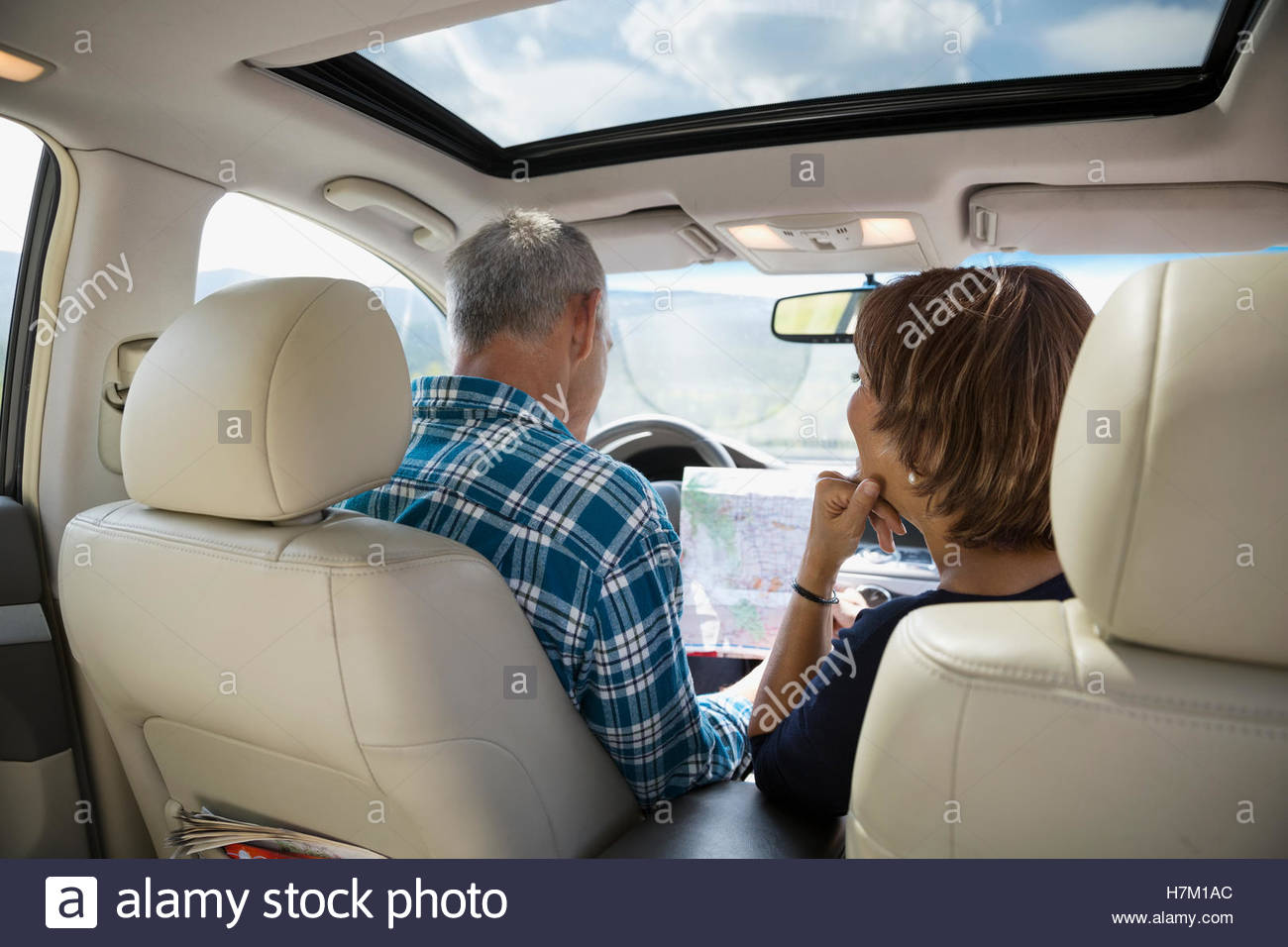 Reading map inside car hi-res stock photography and images - Alamy