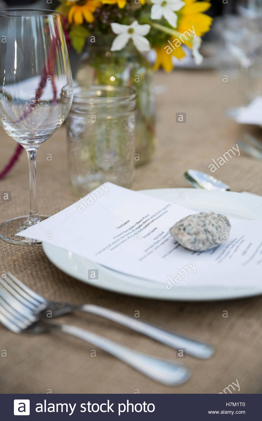 Rock setting hi-res stock photography and images - Alamy