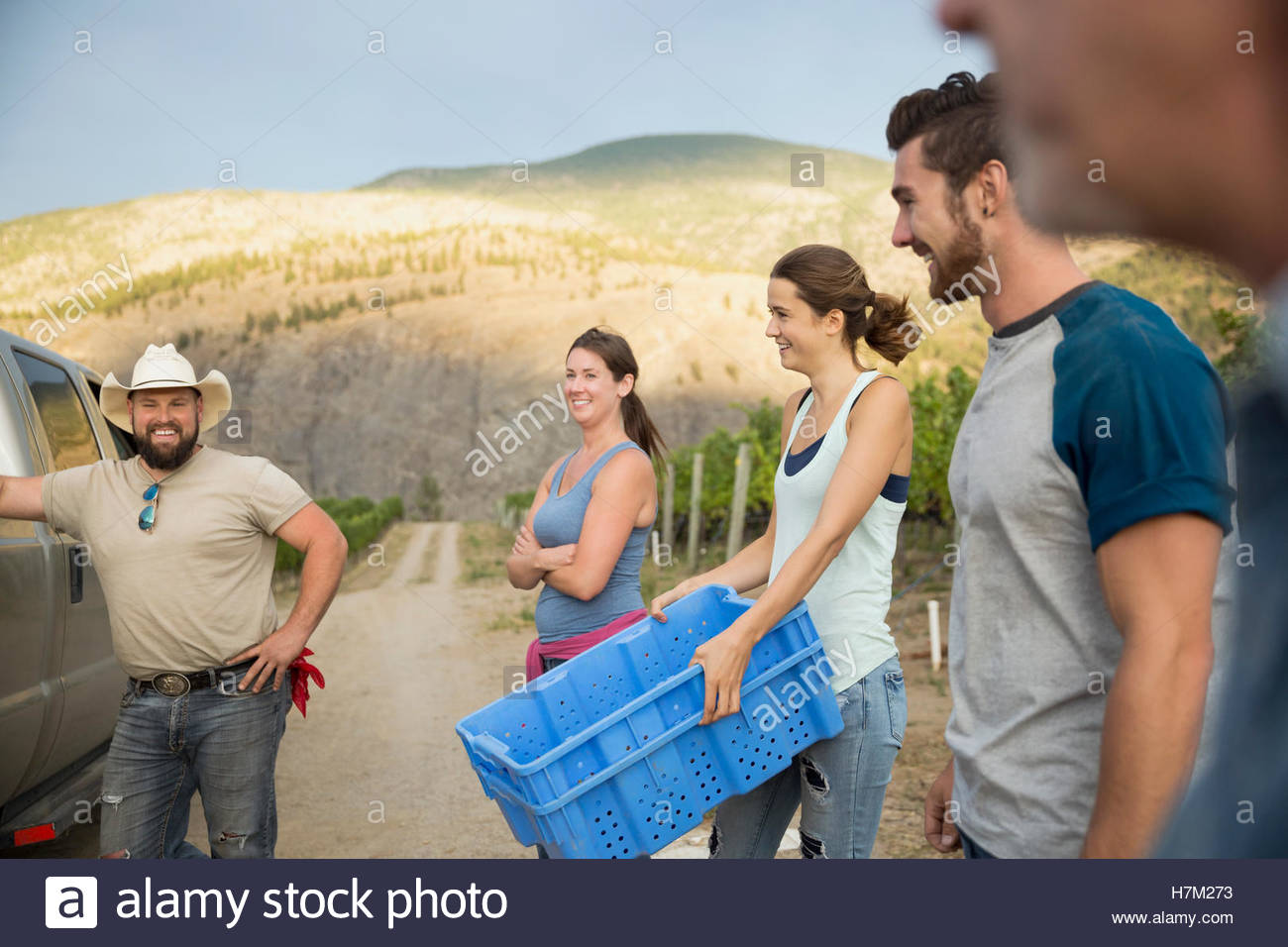 Man carrying crates of food hi-res stock photography and images - Alamy