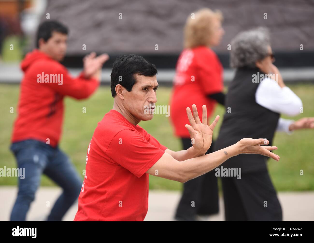 Lima, Peru. 5th Oct, 2016. Learners of Juan I.Vasquez practise Taiji in ...