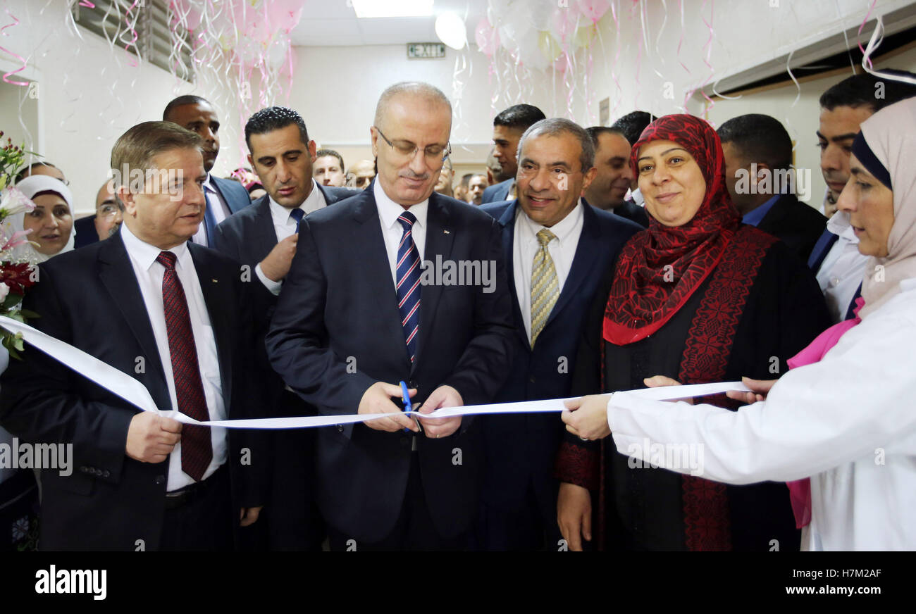 Ramallah, West Bank, Palestinian Territory. 6th Nov, 2016. Palestinian ...