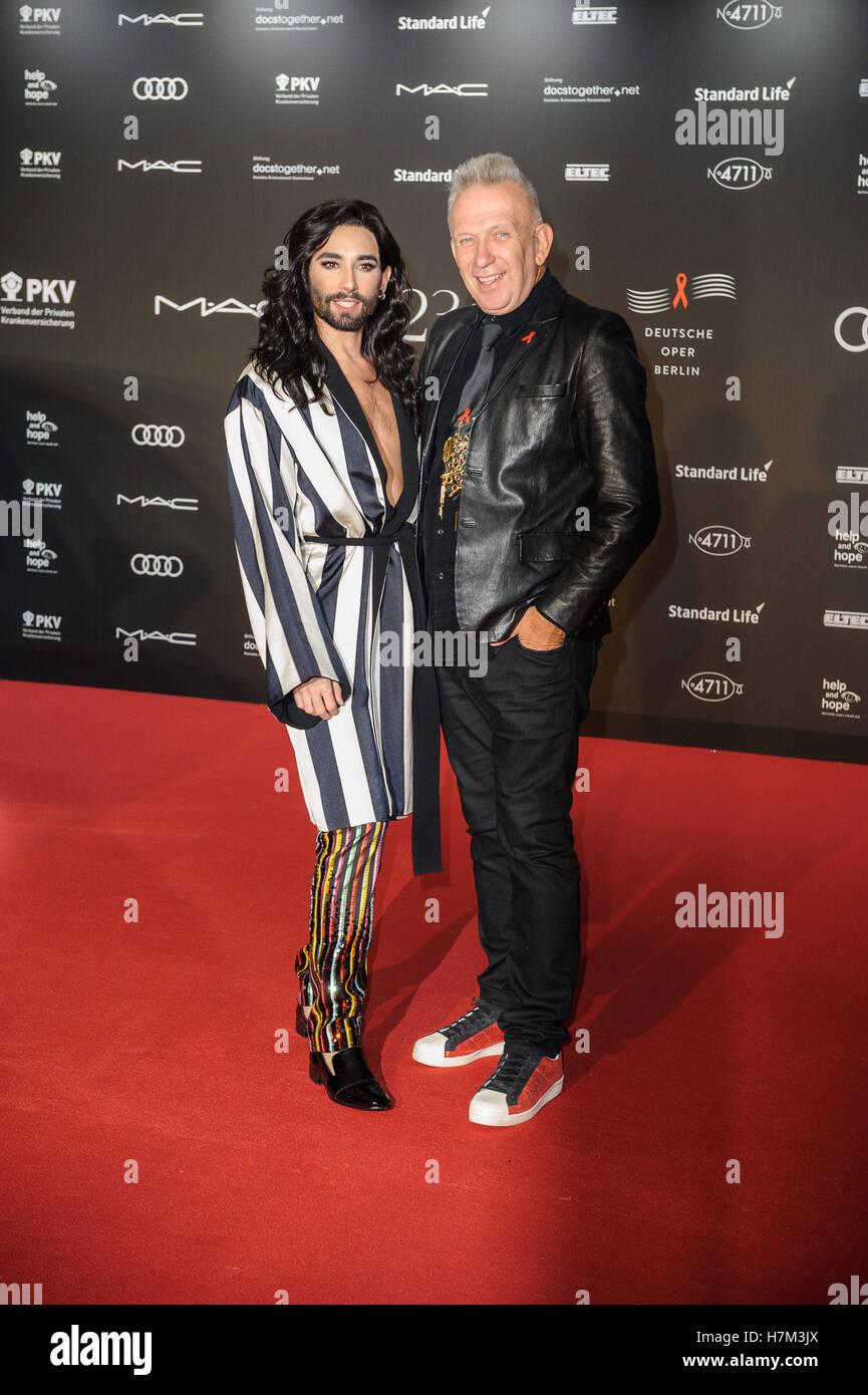 Berlin, Germany. 5th Nov, 2016. Singer Thomas 'Tom' Neuwirth aka ...