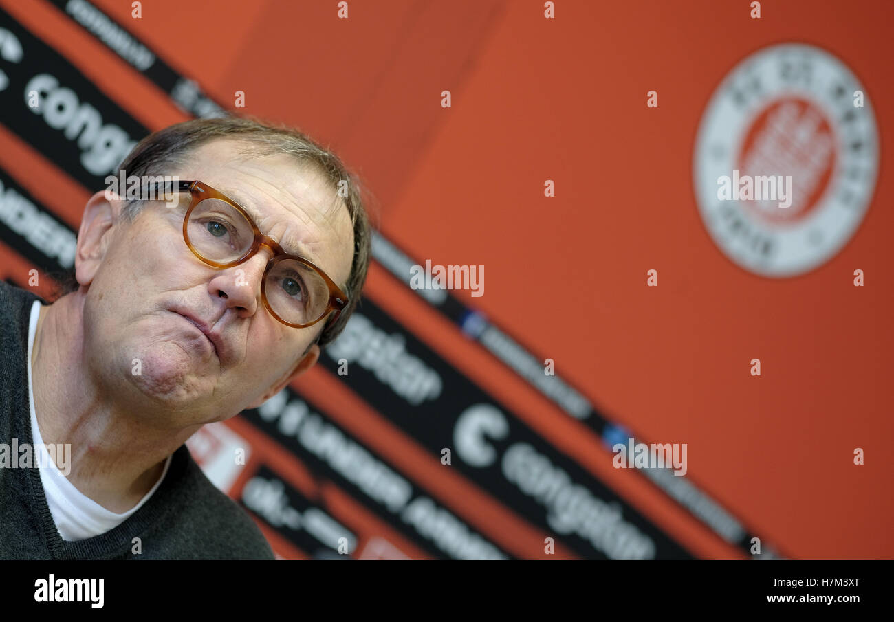 Hamburg, Germany. 6th Nov, 2016. St. Pauli's coach Ewald Lienen ...
