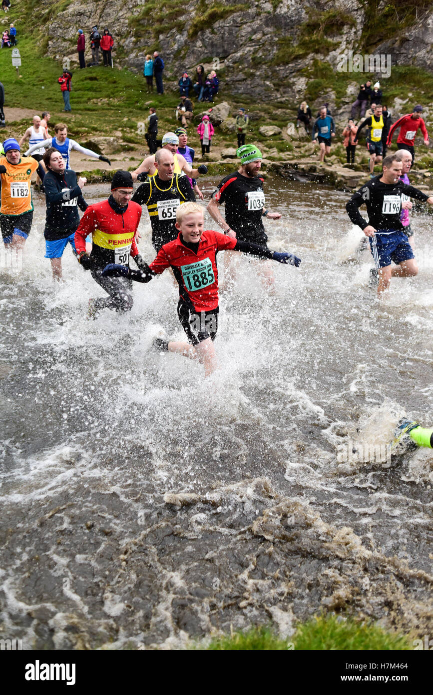 Dovedale dash 2016 hi-res stock photography and images - Alamy