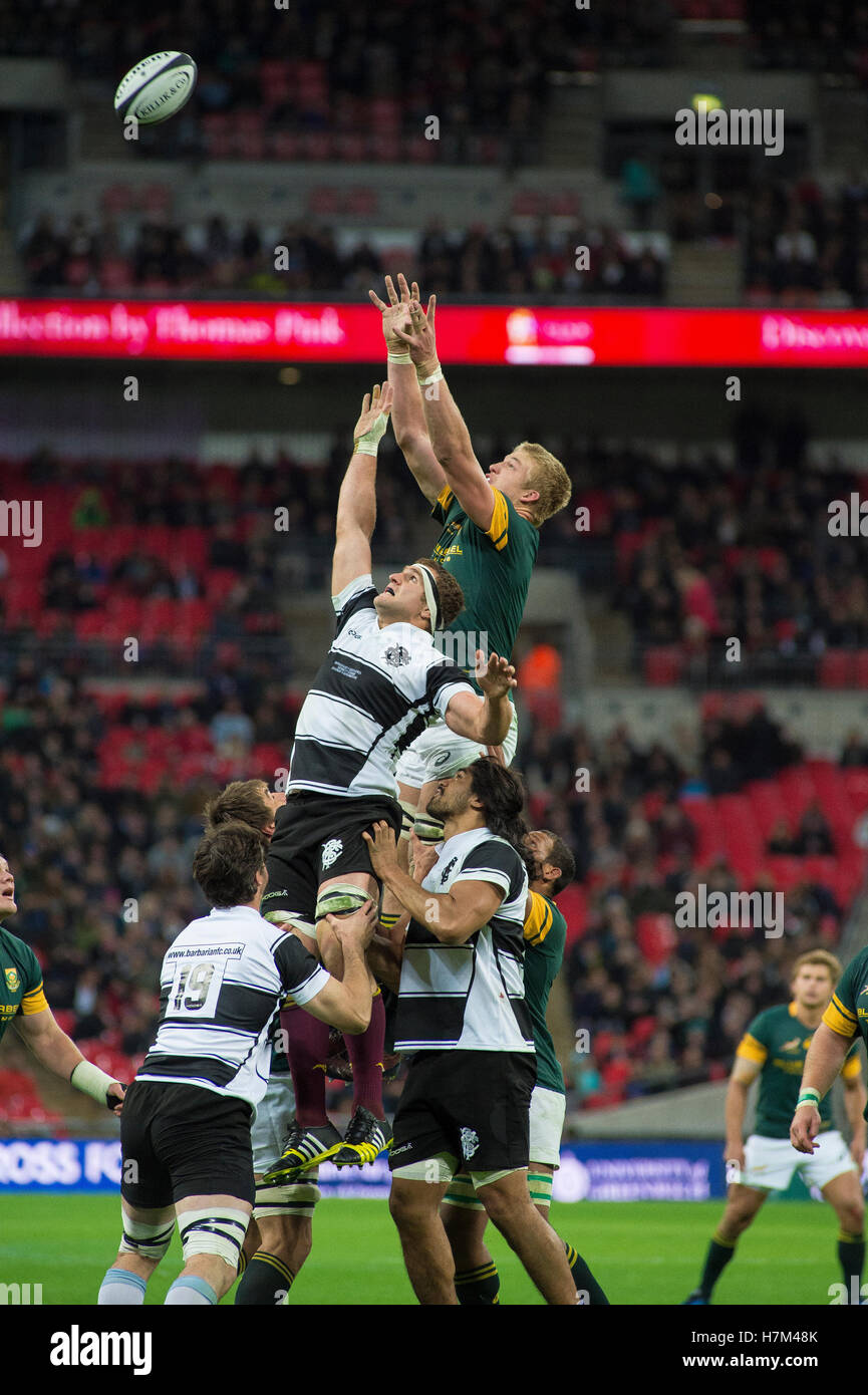London, UK. 5th Nov, 2016. Pieter-Steph Du Toit of South Africa wins ...