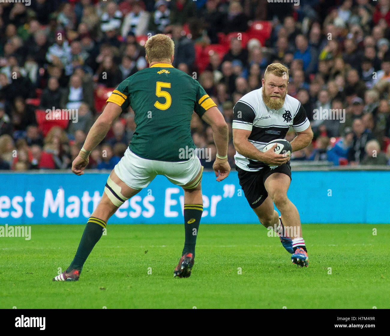 London, UK. 5th Nov, 2016. Sam Carter of the Barbarians during the ...