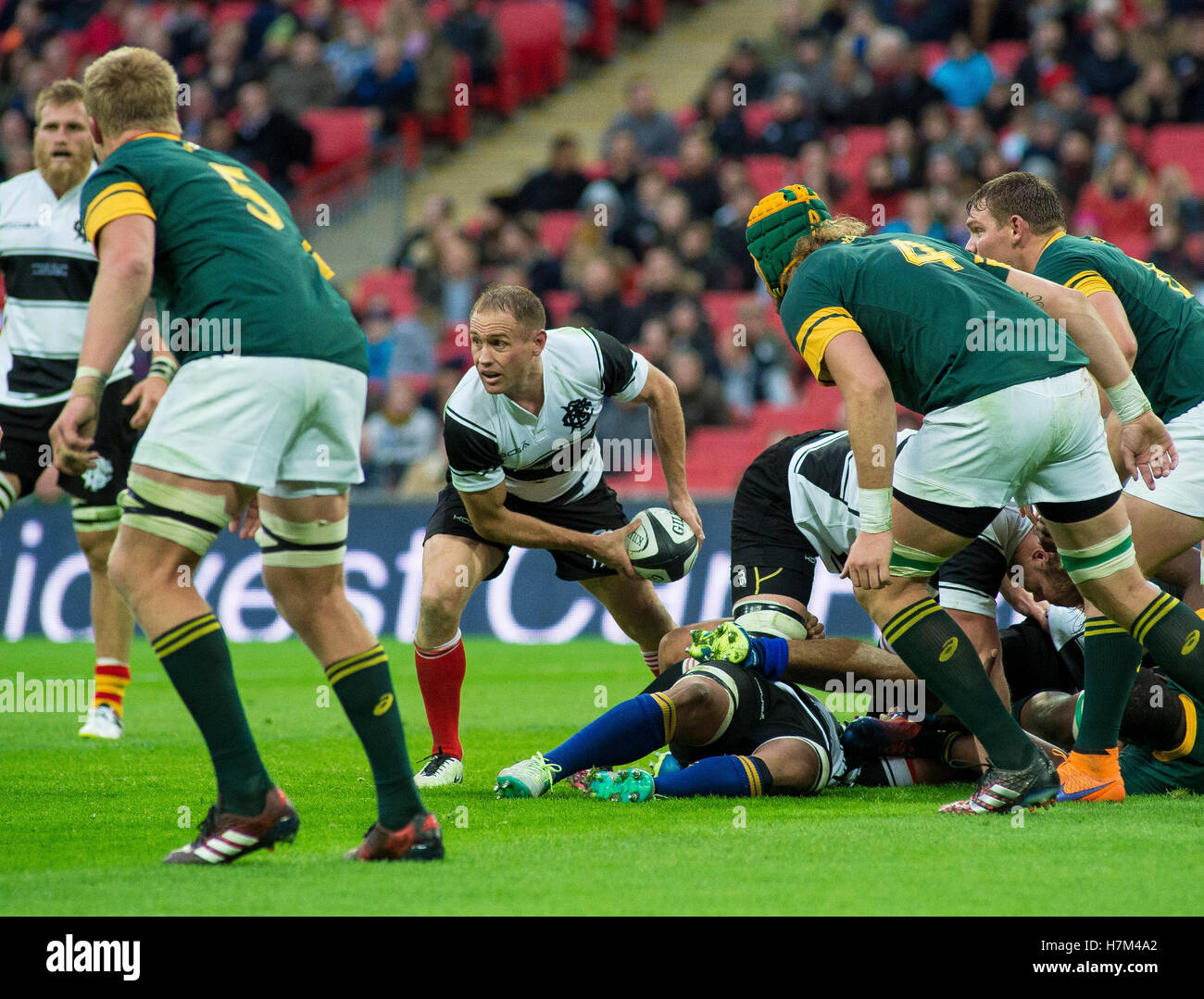 London, UK. 5th Nov, 2016. Andy Ellis of the Barbarians in action ...