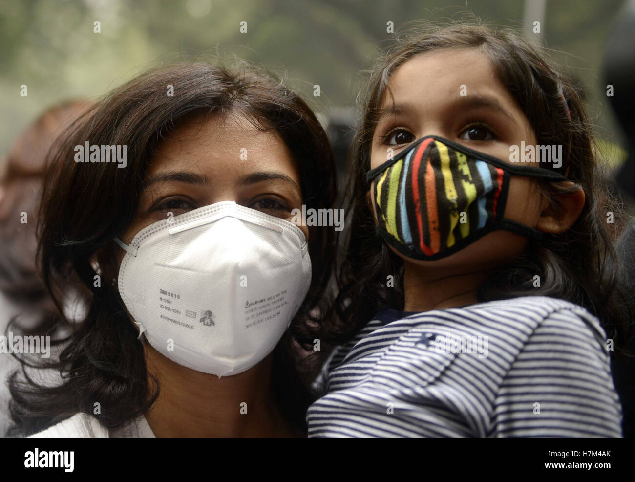 Pollution masks delhi hi-res stock photography and images - Alamy