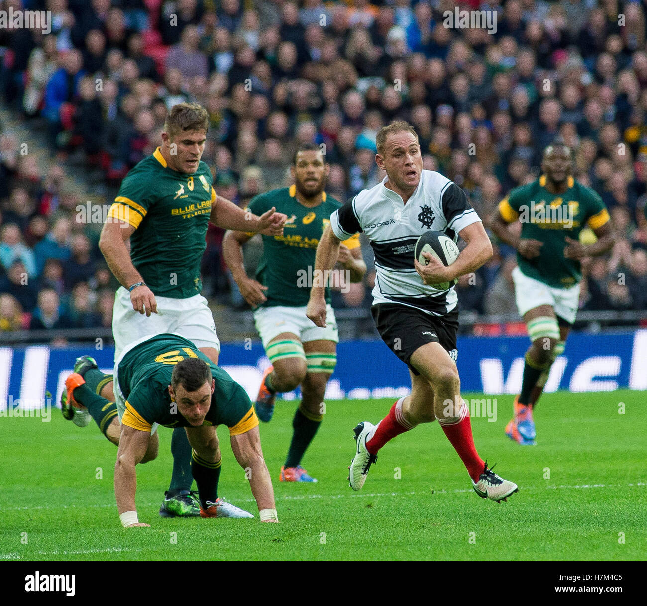London, UK. 5th Nov, 2016. Andy Ellis of the Barbarians in action ...