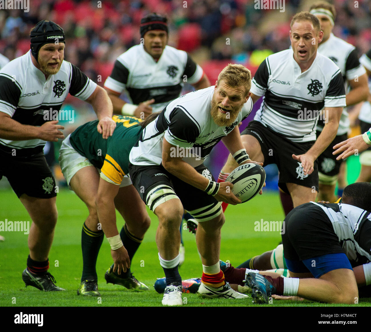 London, UK. 5th Nov, 2016. Sam Carter of the Barbarians during the ...