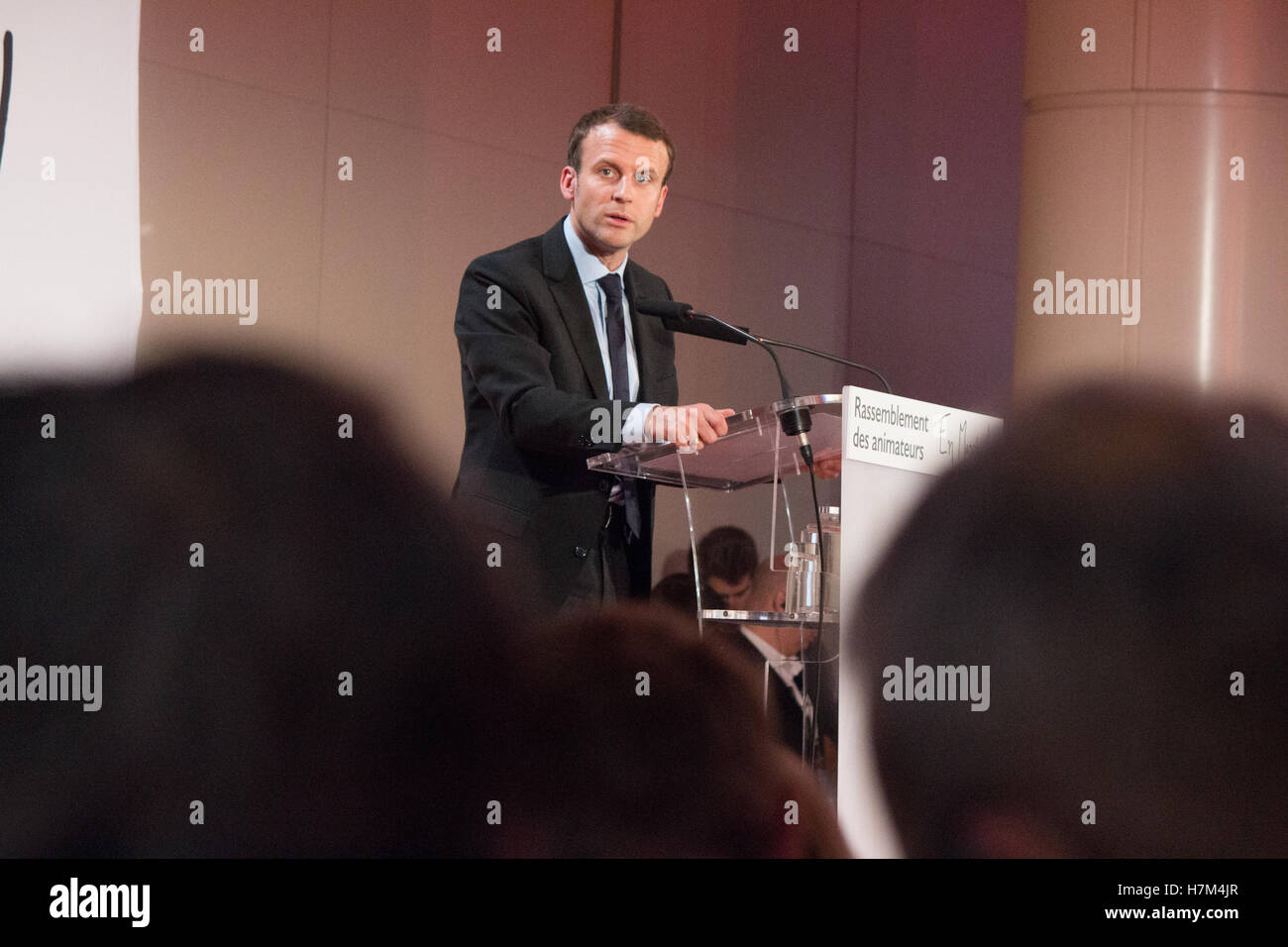 Paris, France. 5th Nov, 2016. Emmanuel Macron delivers a speech to the ...