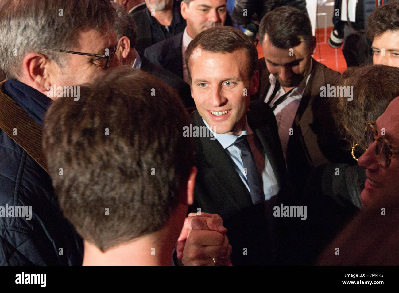 Paris, France. 5th Nov, 2016. Emmanuel Macron shakes hand with one ...