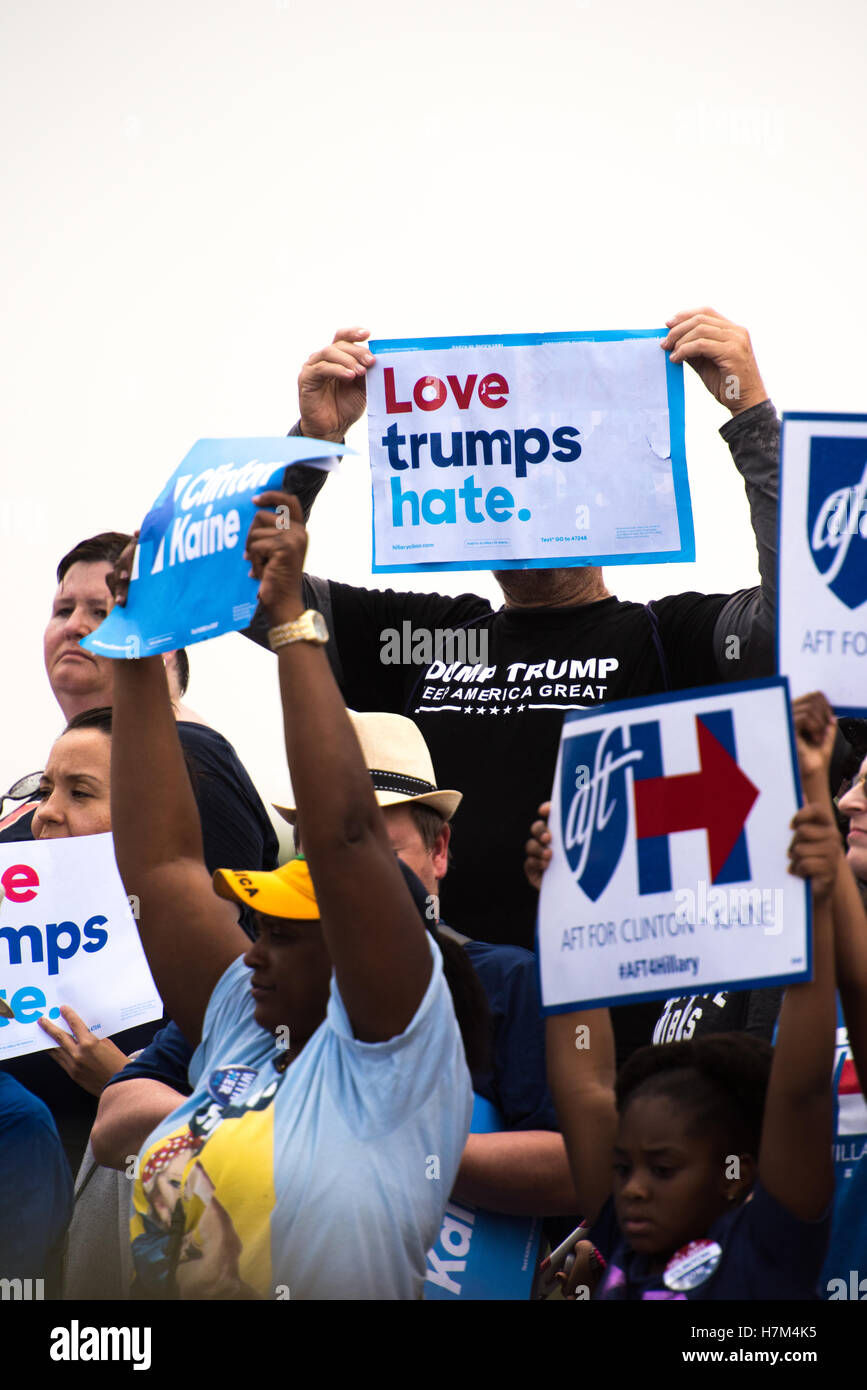 Hillary clinton president signs hi-res stock photography and images - Alamy