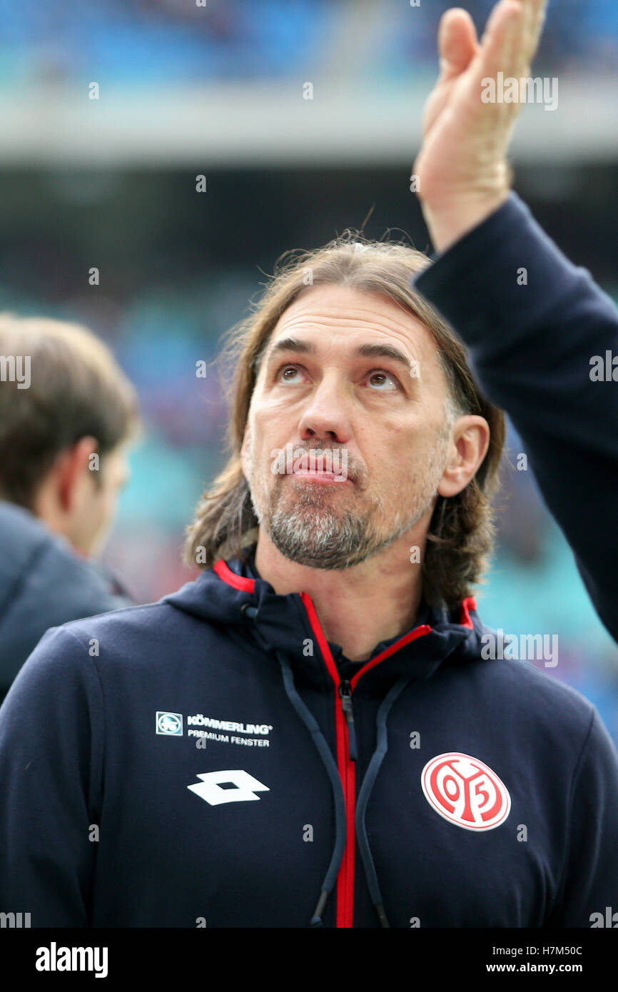 Leipzig, Germany. 6th Nov, 2016. Mainz' coach Martin Schmidt reacts ...