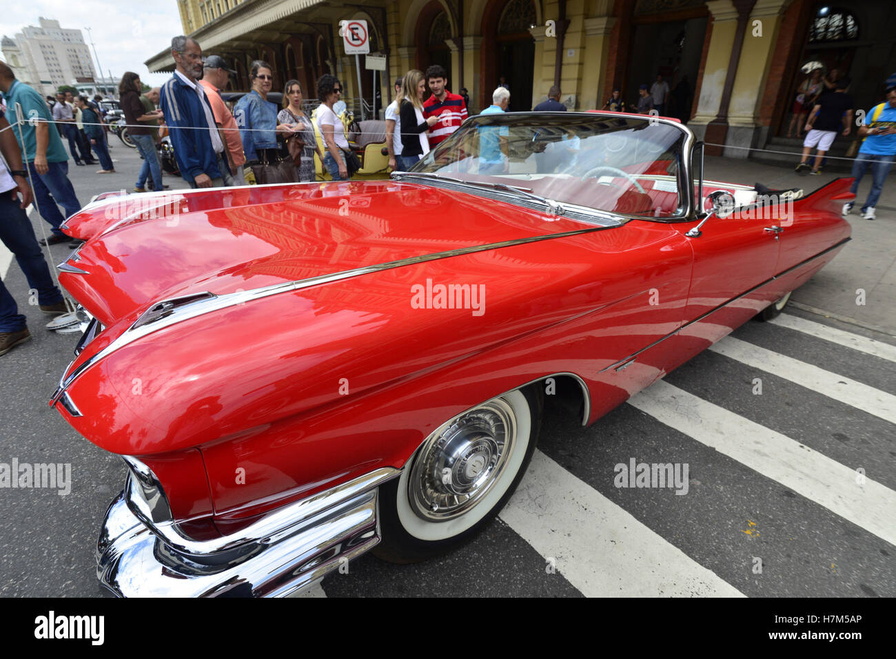 Sao Paulo, Brazil. 6th Nov, 2016. Hundreds of people visit the classic ...