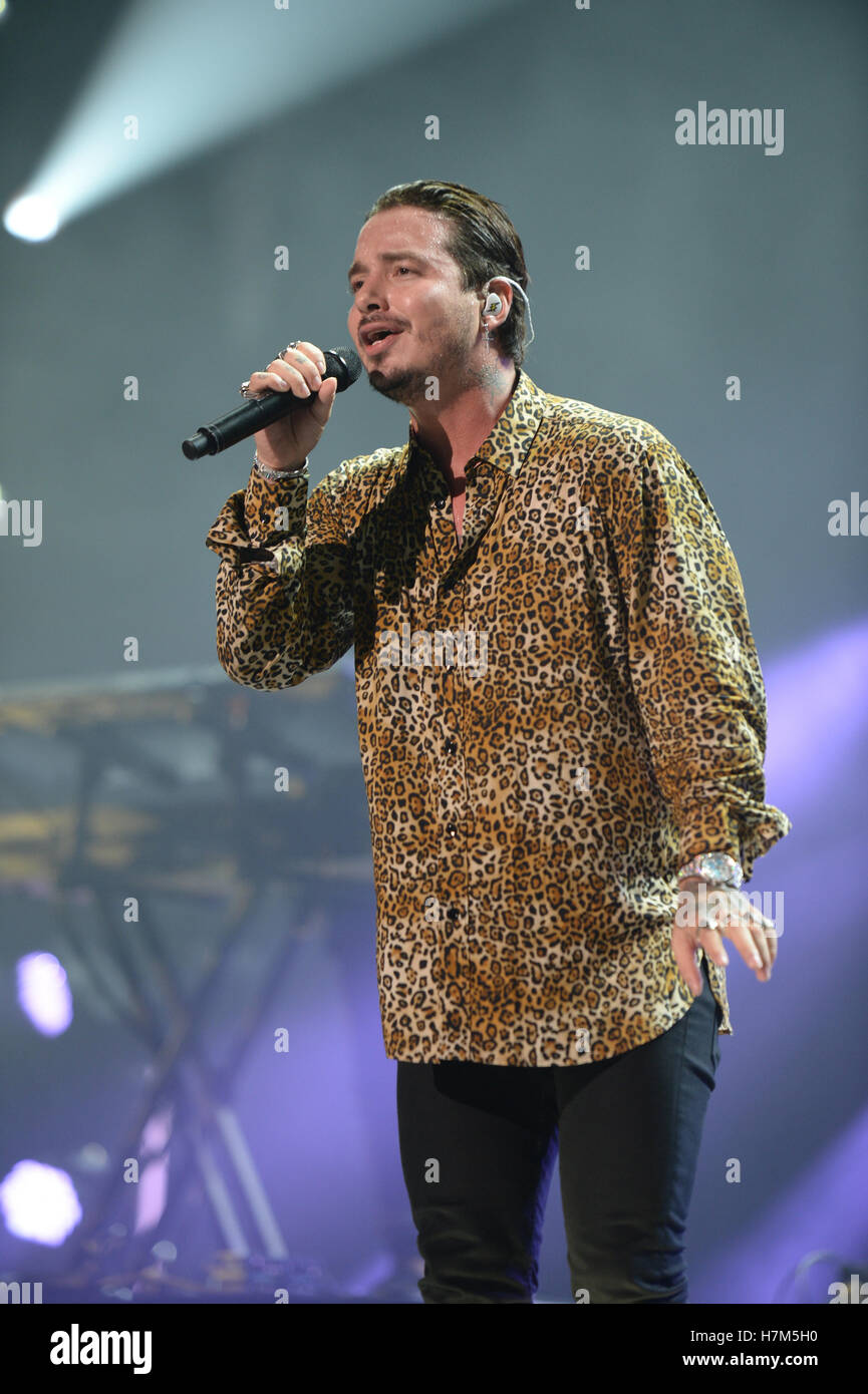 J balvin hi-res stock photography and images - Alamy