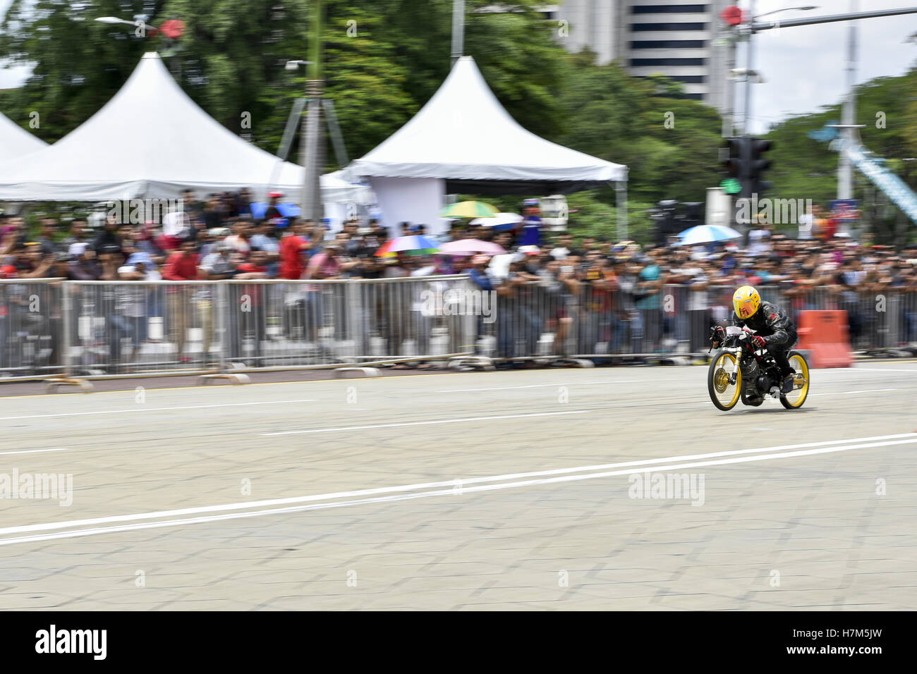 Drag race starting line hi-res stock photography and images - Alamy