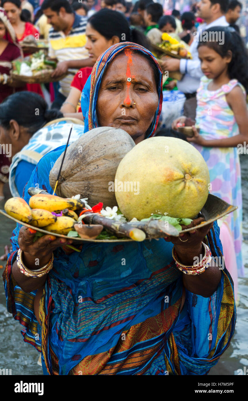 Chhath ghats hi-res stock photography and images - Alamy