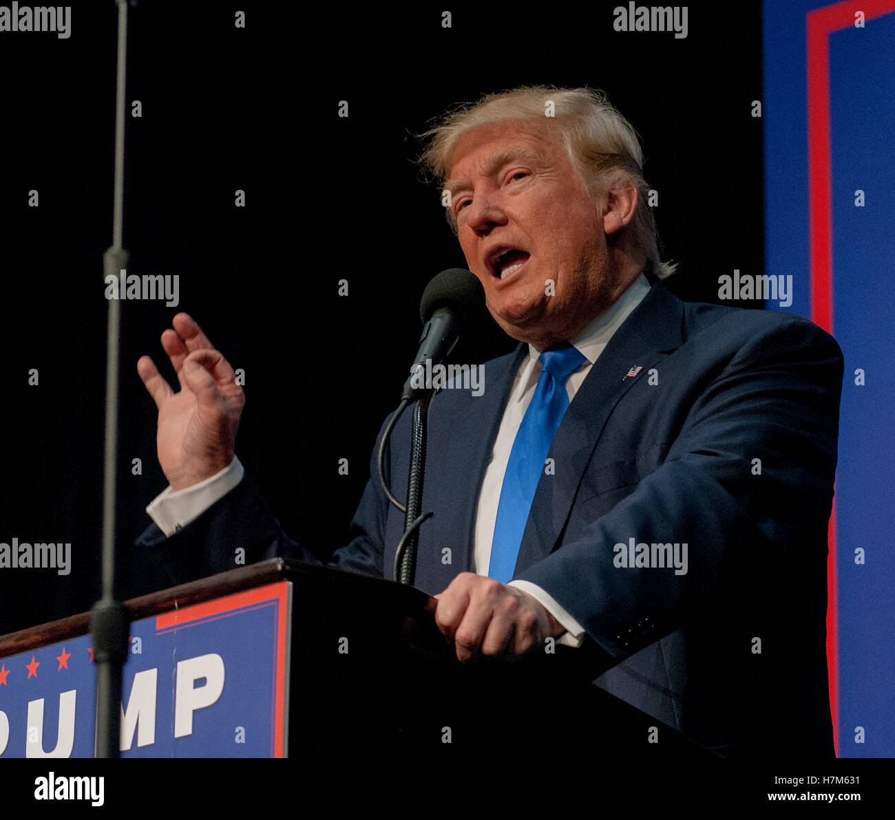 Sioux CIty, Iowa, USA, 6th November, 2016 Donald Trump addresses the ...