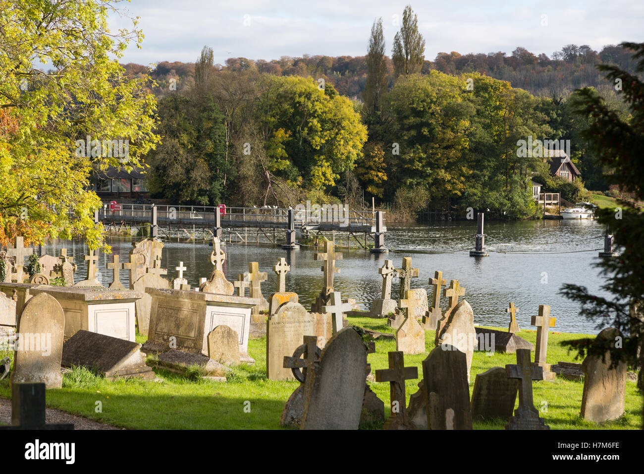 Marlow, Buckinghamshire, United Kingdom. 6th November, 2016. Autumn ...