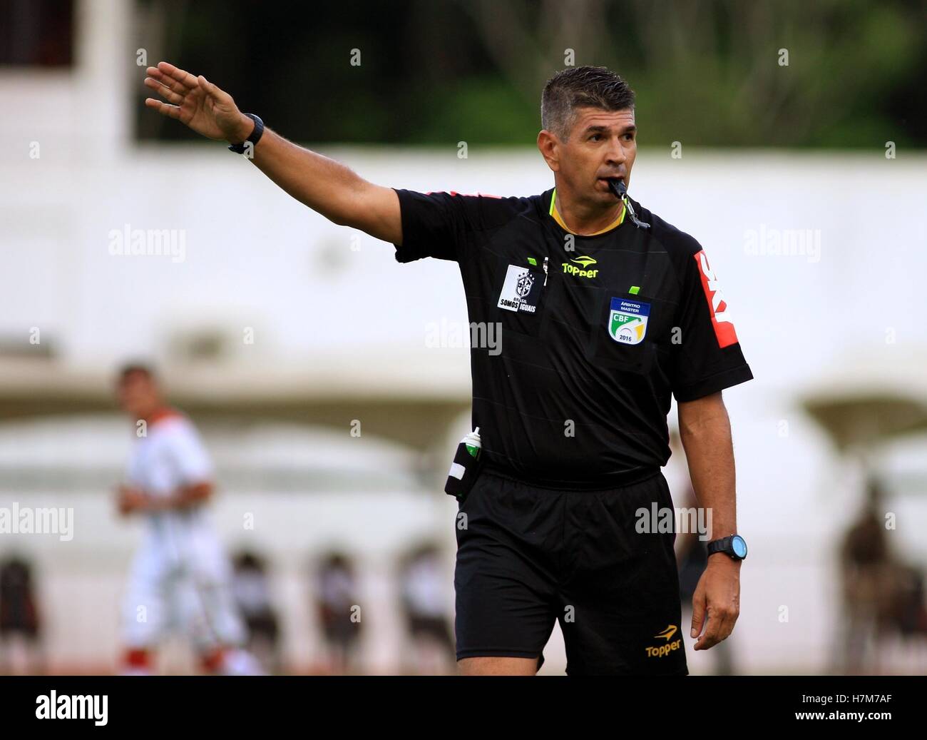Salvador, Brazil. 06th Nov, 2016. referee of the match, the bid of the ...