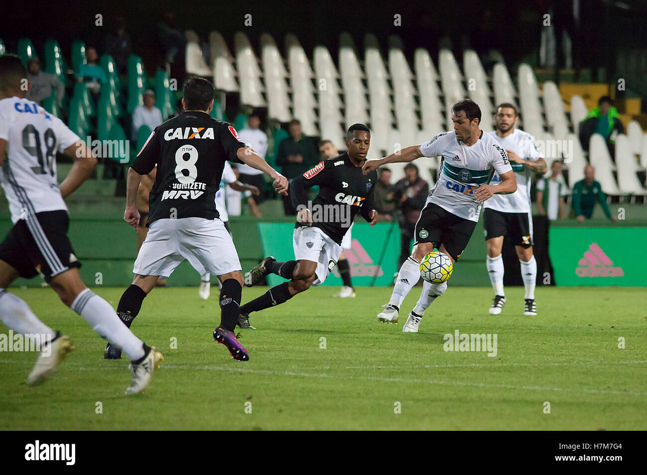 Curitiba, Brazil. 06th Nov, 2016. Kleber Coritiba and Robinho's Atltic ...