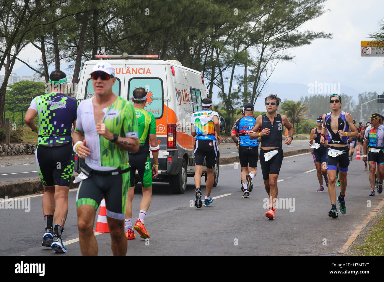 Rio De Janeiro, Brazil. 06th Nov, 2016. Athlete gets sick and waiting a ...