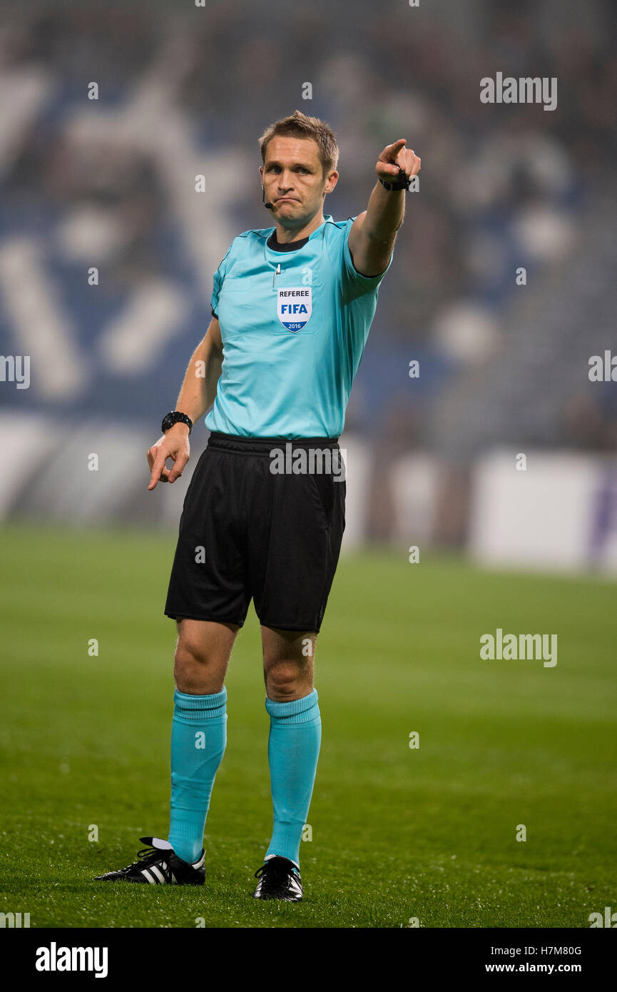 Craig pawson referee hi-res stock photography and images - Alamy