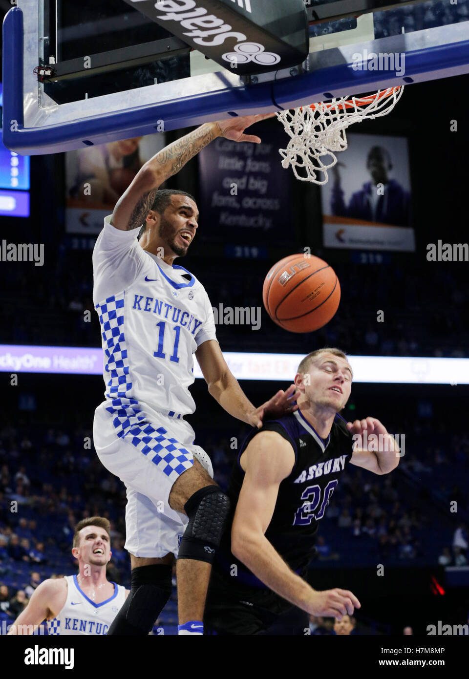 Lexington, Ky, US. 6th Nov, 2016. Kentucky's Mychal Mulder dunked over ...