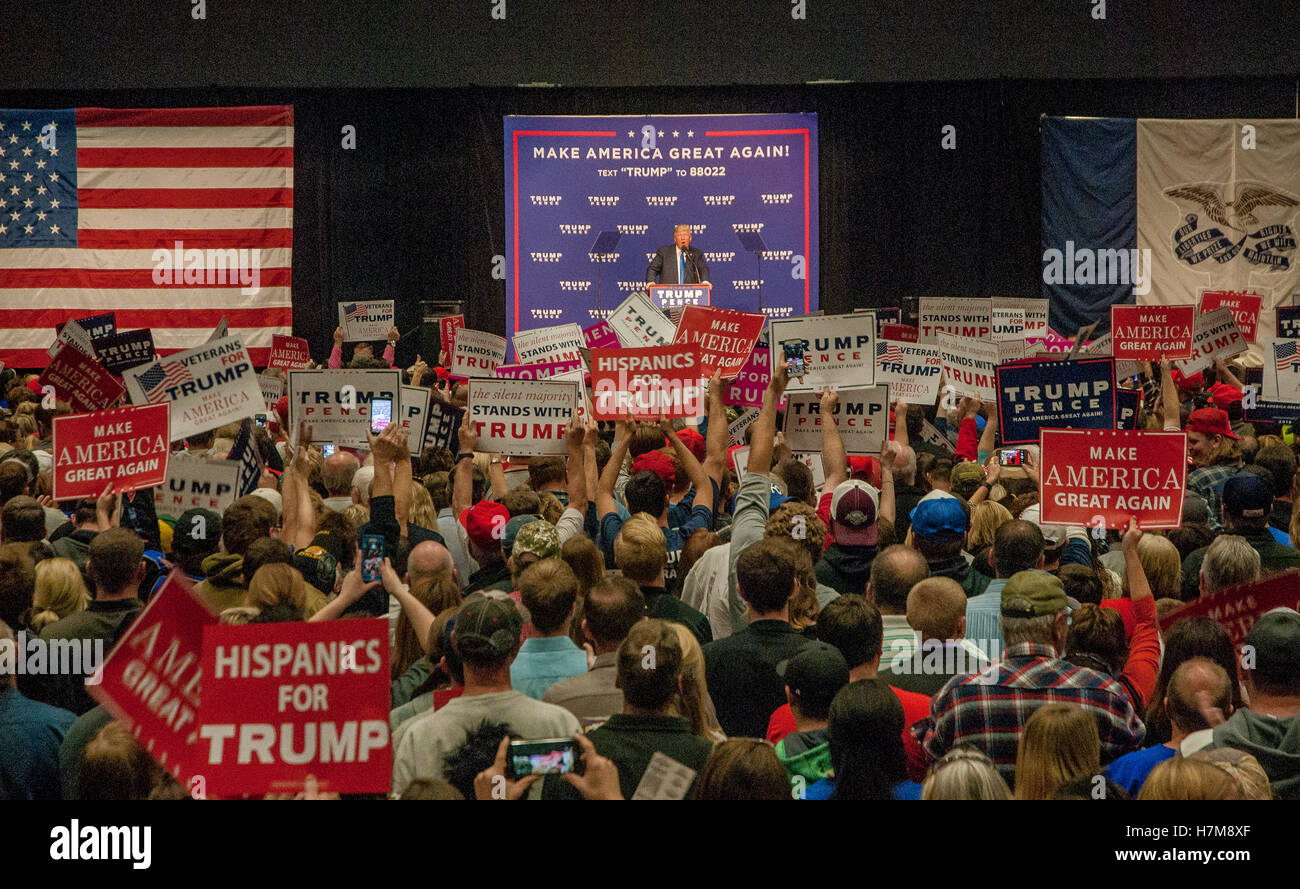 Sioux City, Iowa, USA. , . Donald Trump delivers remarks to an overflow ...