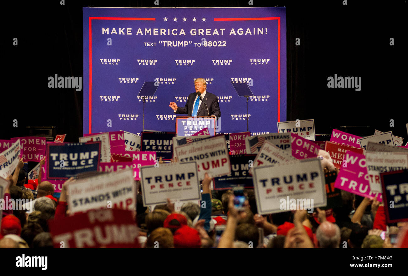 Sioux City, Iowa, USA. , . Donald Trump delivers remarks to an overflow ...