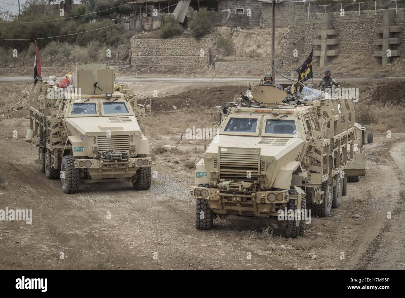 Nineveh Governorate, Iraq. 2nd Nov, 2016. Iraqi army armed vehicles at ...