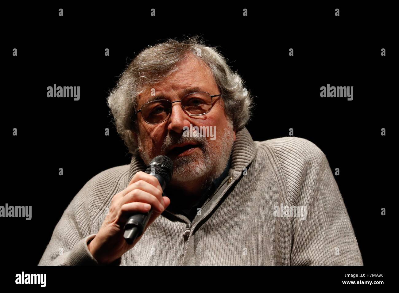 Rome, Italy. 06th Nov, 2016. Italian singer and songwriter Francesco ...