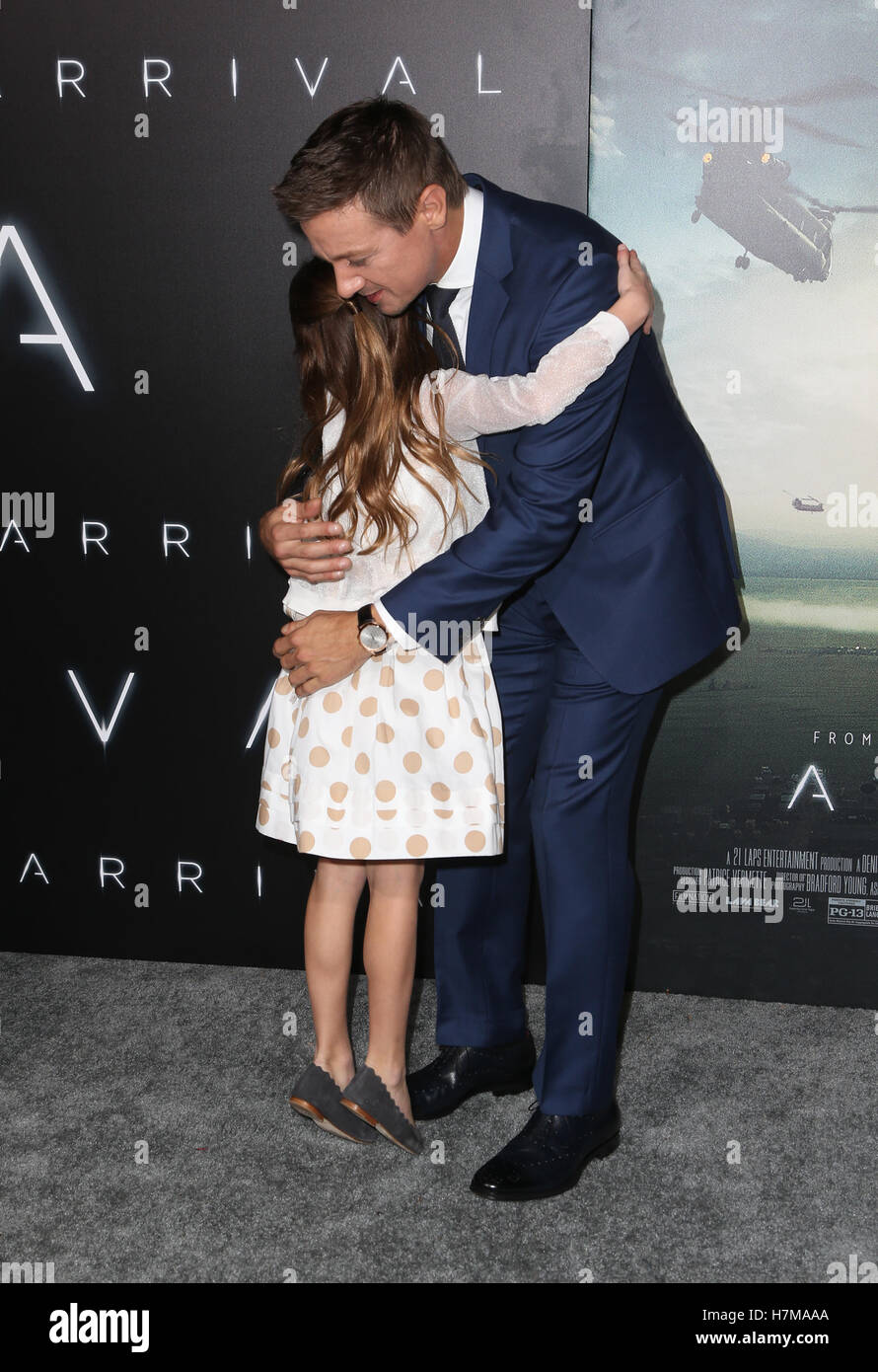 Abigail pniowsky jeremy renner hi-res stock photography and images - Alamy