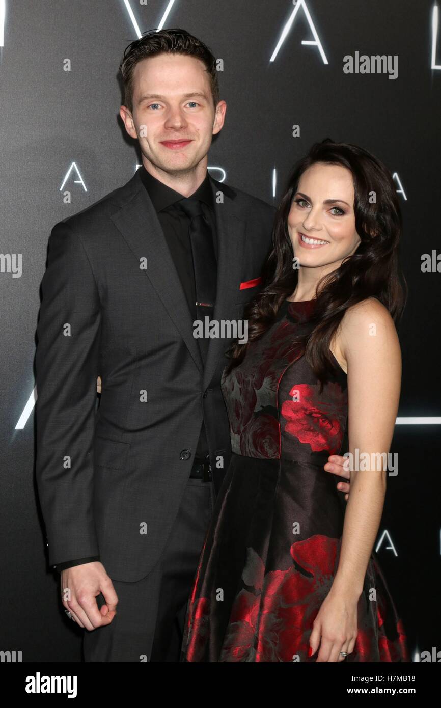 Los Angeles, CA, USA. 6th Nov, 2016. Mark O'Brien, Georgina Reilly at arrivals for ARRIVAL ...