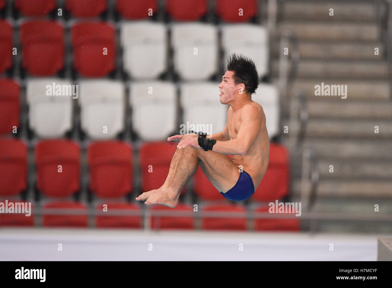 Men's 10m platform diving hi-res stock photography and images - Alamy