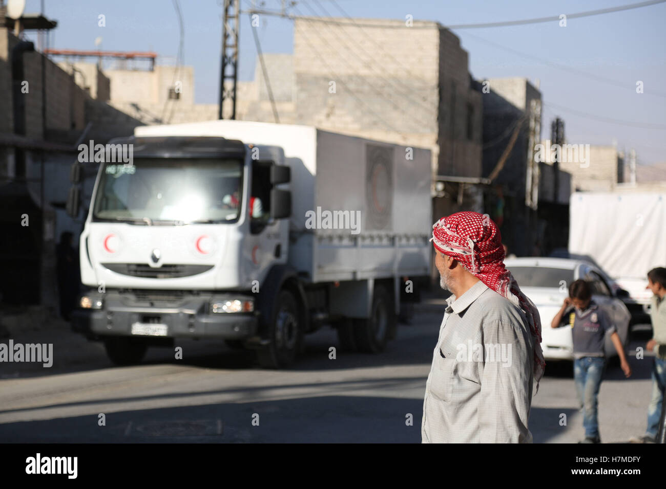 Douma, Damascus, Syria. 18th Oct, 2016. A United Nation aid convoy ...