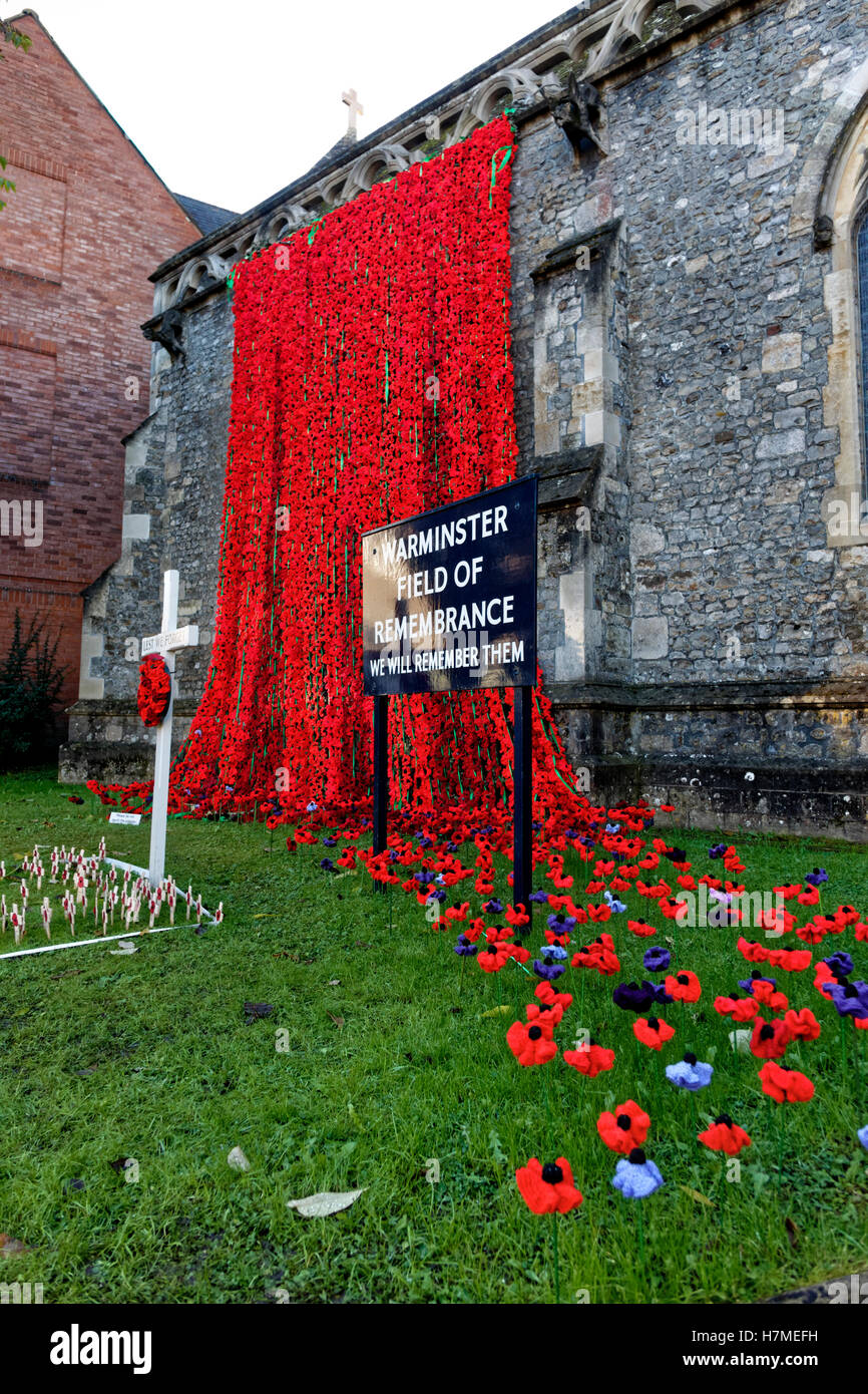 Warminster, Wiltshire, UK. 7th Nov 2016. Thousands of hand knitted ...